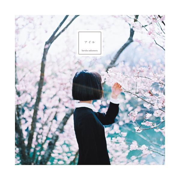 デビュー・アルバム『grace』の世界観の続きを表現した作品として2018年にリリースされた名作EP『アイル』のアナログ盤がターコイズブルー・ヴァイナルでリプレス！(2025年3rdプレス)TRACKLISTA1. アイルA2. アルネA3...