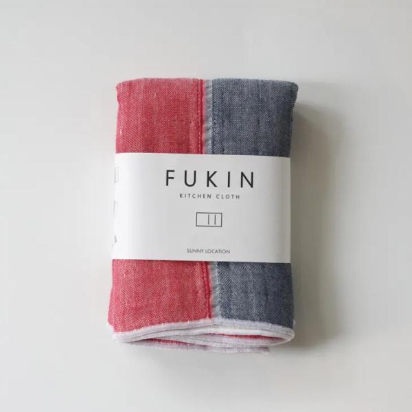 大阪の泉州地方で生産している６重ガーゼフキン.キッチンクロスとしてタオルやハンカチとして、吸水性抜群の「フキン」です。異なる糸の太さで、層によって織りかたを変えた６層のガーゼ生地。 織り上がった生地を洗いにかけて縮ませているのでふっくらとし...