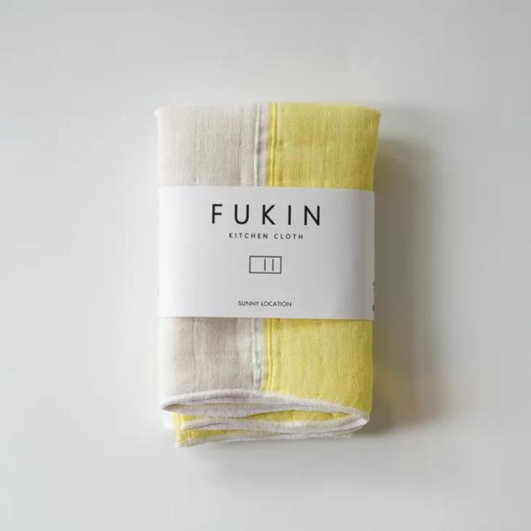 大阪の泉州地方で生産している６重ガーゼフキン.キッチンクロスとしてタオルやハンカチとして、吸水性抜群の「フキン」です。異なる糸の太さで、層によって織りかたを変えた６層のガーゼ生地。 織り上がった生地を洗いにかけて縮ませているのでふっくらとし...