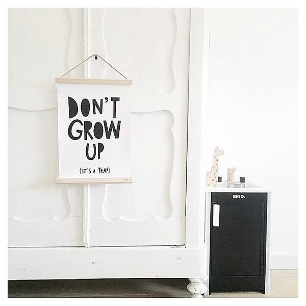 リトアニアからMini Learnersのポスターが入荷！リトアニアを拠点に活動しているMini Learnersはリトアニアの大自然と絵本からのインスピレーションを元に、女性向けのインテリアに合うアートプリントや子供向けの教育ゲームのイラ...