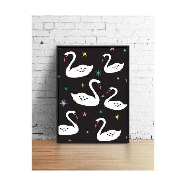 ポルトガル・リズボンを拠点に活動するグラフィック・チーム、Lovely Postersは主に女性向けのインテリアに合うアートを中心に、子供部屋用アートもデザインしています。箔押しを使った特殊ポスターやアブストラクトなカラーペイントのアート、...