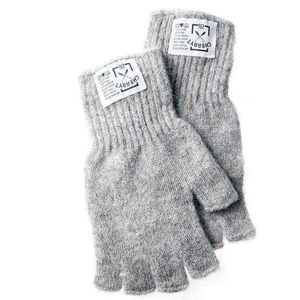 CherryT Knit &amp; Co.は、カナダ・カルガリーを拠点とするニット・ブランド。ヴィンテージニットやアウトドアウェアを中心に、シンプルながら暖かみのあるアイテムを手がけています。Vanity Fair、Chatelaine ...