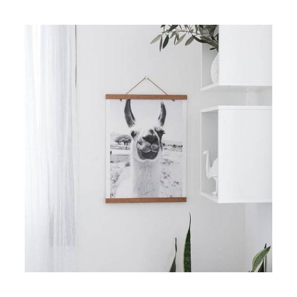 イスラエルの都市、Tel AvivをベースにMichal Markoを中心としたライフスタイル・ブランド、Micushによるウッドハンガーが入荷しました。オークの吊り下げハンガーにマグネットでA3サイズのポスターを留めて飾ることができます。...