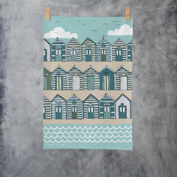 イギリス北部ノースヨークシャーの港町、ウィットビーの海の近くにスタジオを構える、 女性イラスチレーター、Jessica Hogarthによるライフスタイルブランド。 カラフルで丁寧にドローイングされた街並みのイラストレーションがとても素敵で...