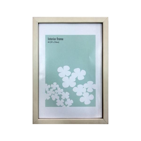 天然木を使ったやさしいカラーのフレームです。飾る場所を選ばないオーソドックスなデザインです。◆OAサイズA4額縁◆A4サイズがピッタリ入ります(297x210mm)　◆天然木(フレーム部分)・PETり(表面・作品保護面)　◆日本製　※本製品...