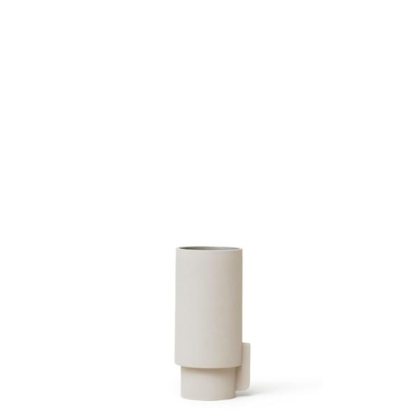 Form &amp; Refine（フォーム＆リファイン）はデンマークのデザインブランドで、素材、フォルム、サ ステナビリティを等しく称賛しています。世界中からピュアな素材を厳選し、熟練した技術によって作られた製品は、時間の経過を共に洗練さ...