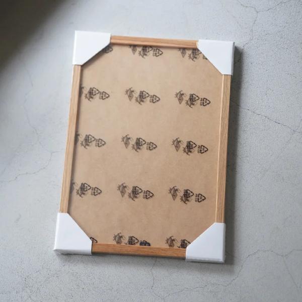 WANDKINDはドイツ・リューネンを拠点とし、子供向けのウォールアートやデコレーション、壁紙、ステッカー、おもちゃなどをクリエイトするブランド。IKEAにもデザインを提供しています。WANDKINDのフレームはリアルウッドを使った端正なポ...