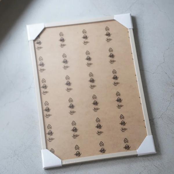 WANDKINDはドイツ・リューネンを拠点とし、子供向けのウォールアートやデコレーション、壁紙、ステッカー、おもちゃなどをクリエイトするブランド。IKEAにもデザインを提供しています。WANDKINDのフレームはリアルウッドを使った端正なポ...