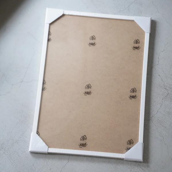 WANDKINDはドイツ・リューネンを拠点とし、子供向けのウォールアートやデコレーション、壁紙、ステッカー、おもちゃなどをクリエイトするブランド。IKEAにもデザインを提供しています。WANDKINDのフレームはリアルウッドを使った端正なポ...