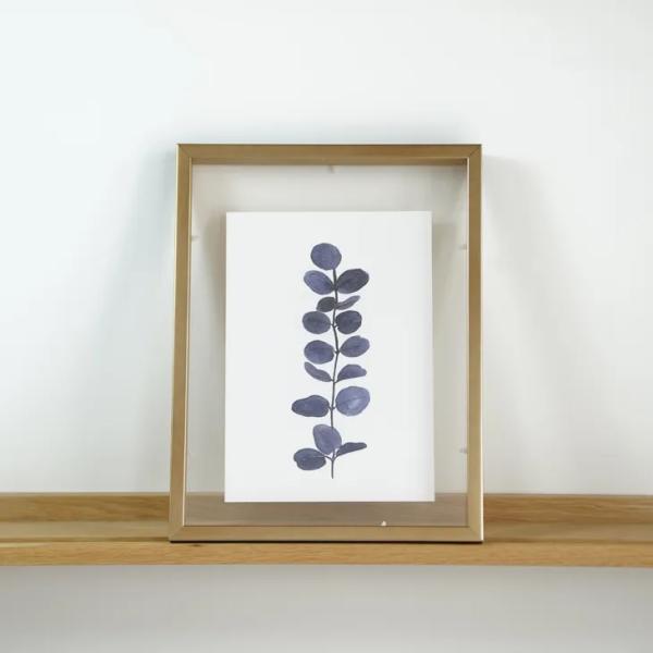 ポーランドの女性グラフィック・デザイナー、Joanna Szmerdtによるブランド。美しいシンプルなプロダクトやミニマリズムを愛する彼女のライフワークとして、墨絵アーティストである夫を師とし、美しい水彩画で花々や生物を描いたコレクションを...