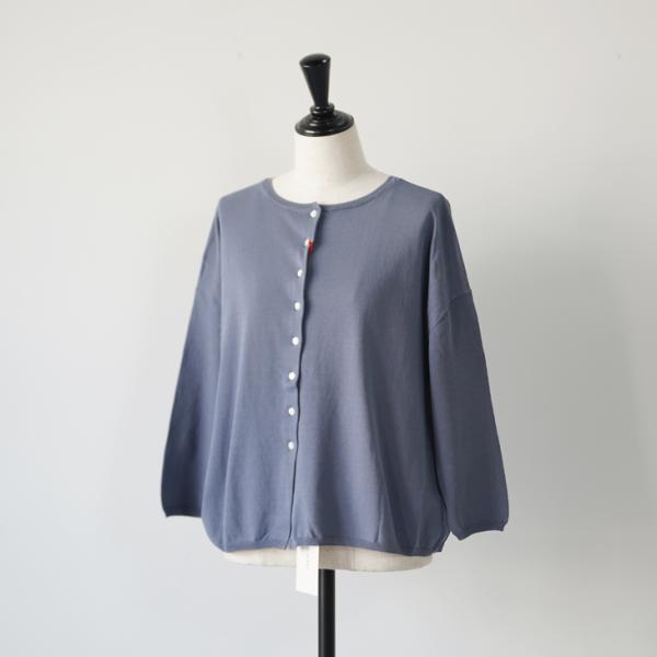 接触冷感素材。原綿はシーアイランドにコットンに次ぐグレードのエジプト産マココットンの超長綿を使用しております。シルクに似た艶、ソフトで軽くしなやかさが特長です。「Teknico」という撚糸、ガス焼きを繰り返す特別な加工で毛羽を落としメズラの...