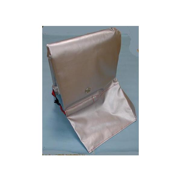 特殊耐熱耐火アルミ加工の防災頭巾です。☆（財）日本防炎協会認定品です。　　（ホテルのカーテンでも見たことがある方もいらっしゃると思いますが、　　　「防炎製品」という認定マークがついています。）☆使用している素材（表地・裏地・芯材）は、全て難...