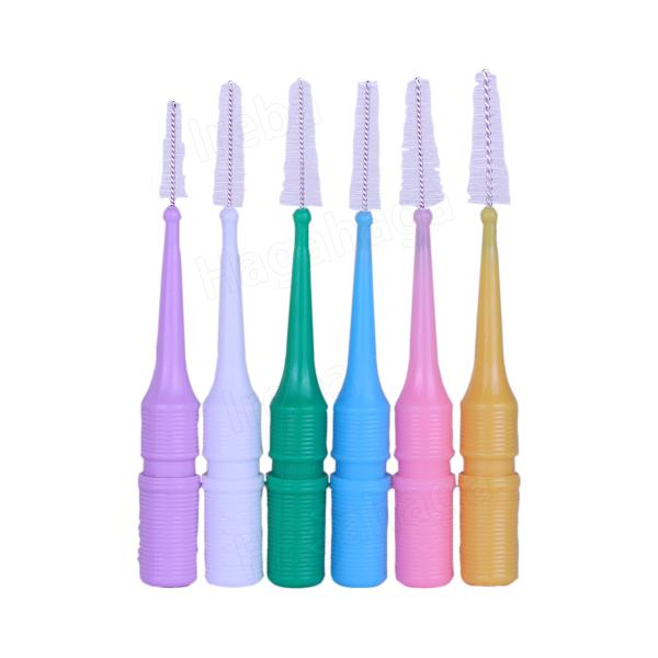 食後は歯ブラシと歯間ブラシを併用して効果的なクリン―ニングを習慣にして歯の健康を保ちましょう。歯間ブラシ専用歯みがき剤を使うのも良いでしょう。つまようじでは取りづらいプラークもキレイなります。