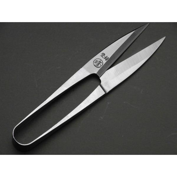 ☆☆　こちらの商品は、ご不在でもお届け可能！“お届け先投函型メール便”にてお届けします。＊お届け先郵便受け等に投函させて頂きます。【送料無料】　☆☆とても使いやすいと好評いただいている糸切ハサミです。先が鋭く、糸を引っ掛けて切るなど刺繍用鋏...