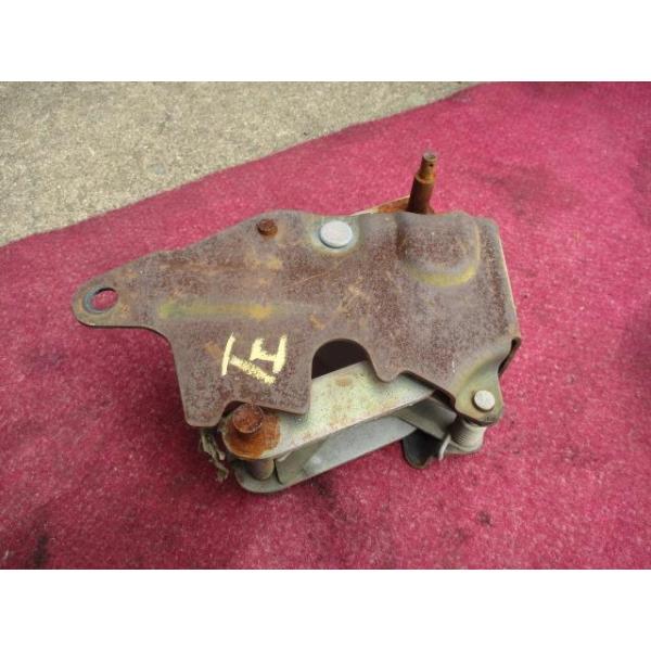 **** 商品説明を必ずご確認ください ****部品管理番号：000163008819900部品名：キャビン裏のヒンジ/L側部品区分：リサイクル品管理品番：217223車名：キャンター車両タイプ名：トラック認定型式：KC-FB501B年式：...