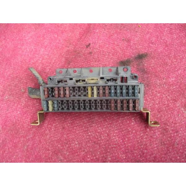 **** 商品説明を必ずご確認ください ****部品管理番号：000163008867800部品名：ヒューズボックス部品区分：リサイクル品管理品番：217205車名：キャンター車両タイプ名：トラック認定型式：KC-FB501B年式：1997...