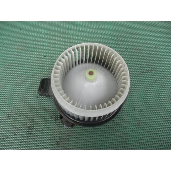 **** 商品説明を必ずご確認ください ****部品管理番号：000233010967900部品名：ヒーターブロアモーター部品区分：リサイクル品管理品番：237662車名：フィット車両タイプ名：5ドアハッチバック通称型式：GK3認定型式：D...