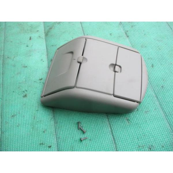 **** 商品説明を必ずご確認ください ****部品管理番号：000233028477100部品名：コンソールボックス部品区分：リサイクル品管理品番：233563車名：タウンボックス車両タイプ名：ケイワゴン通称型式：DS64WLHDD認定型...