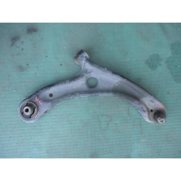 **** 商品説明を必ずご確認ください ****部品管理番号：000244014851720部品名：右Fロアアーム部品区分：リサイクル品管理品番：236131車名：フィット車両タイプ名：5ドアハッチバック通称型式：GP5認定型式：DAA-G...