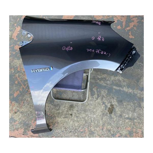 **** 商品説明を必ずご確認ください ****部品管理番号：000255011710600部品名：右Fフェンダー部品区分：リサイクル品管理品番：246318車名：アクア車両タイプ名：5ドアハッチバック通称型式：NHP10AHXEB認定型式...