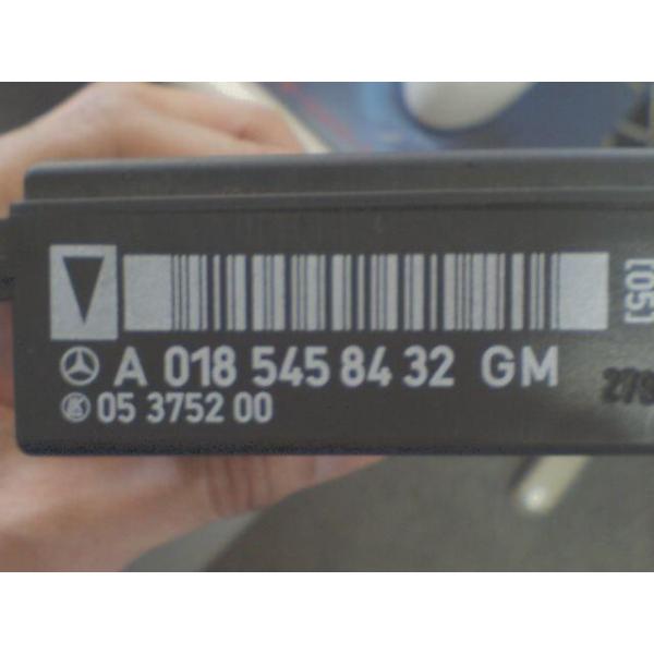**** 商品説明を必ずご確認ください ****部品管理番号：000424382469500メーカー純正品番：A0185458432GM部品名：右Fフェンダー上に付く◆A0185458432GM◆05部品メーカー品番：05 3752 00部...