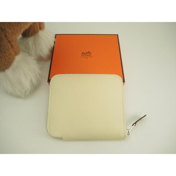 品名 : スモールウォレット　ラウンドジップ財布　アザップコンパクトシルクイン　コンパクトウォレットメーカー : エルメス (HERMES)型番・素材 : ヴォーエプソン/シルクライン・色 : クレ　シルバー金具参考定価 : 不明サイズ :...
