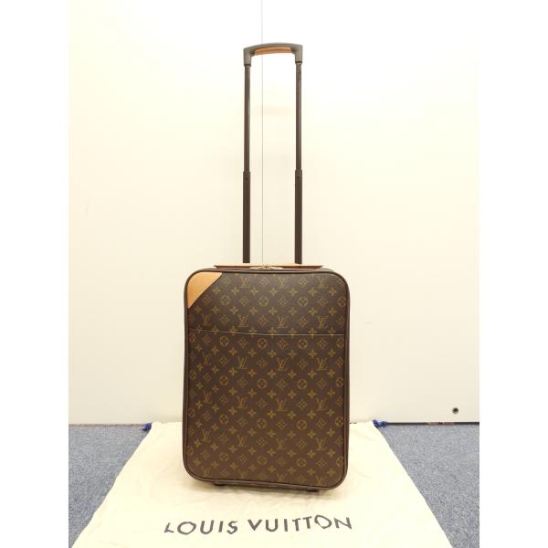 品名 : ペガス45　(Pegase 45)　キャリーバッグ　旅行用スーツケース　トロリーバッグ　二輪メーカー : ルイヴィトン (LOUIS VUITTON)型番・素材 : M23251ライン・色 : モノグラム　ゴールド金具参考定価 :...