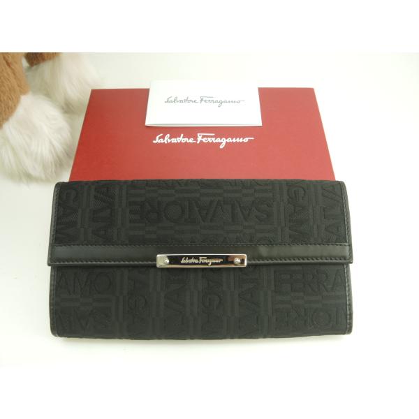 品名 : 両面長財布　ロングウォレット　Wホック長財布メーカー : サルヴァトーレ フェラガモ　(Salvatore Ferragamo)型番・素材 : JV22　コットン/カーフレザーライン・色 : ブラック　シルバー金具参考定価 : 不...