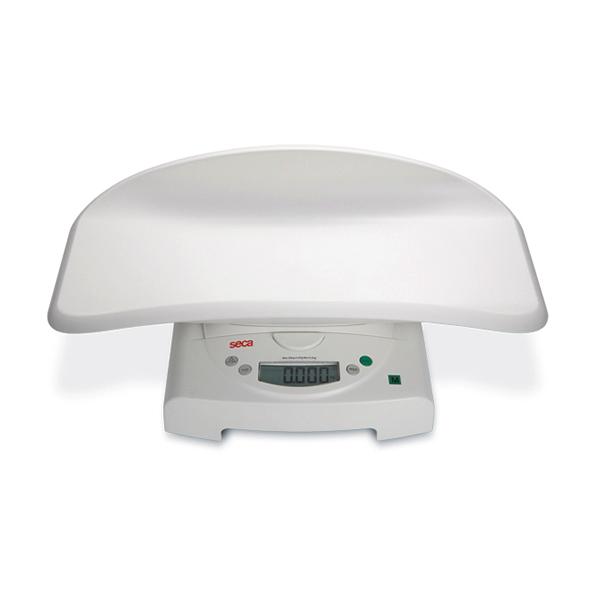 seca835は、検定付きのデジタル乳幼児用スケールです。ひょう量は50kgで、目量は0〜20kgまでが20g単位、20〜50kgまでが50g単位となります。乳児の測定用としては目量が粗目ですが、バスケットを取り外して幼児の体重測定用として...