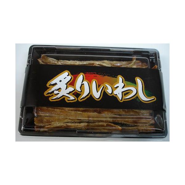 新鮮ないわしを軽くあぶり、特殊製法によりスティック状に美味しく仕上げています。お子様からお年寄りの方までどなたにでも食べやすくなっています。 そのまま　おやつ、酒のおつまみにお召し上がりいただけます。カルシウムがたっぷりの栄養満点な珍味です...