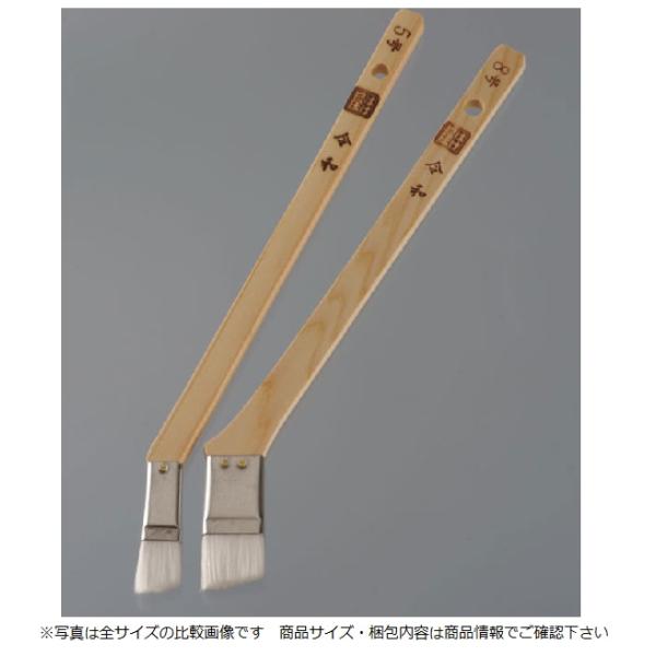【サイズ号(mm)】 横型5 (15mm)【厚み (mm)】 ―【毛の丈 (mm)】 15〜20【定価￥（税抜）】980【販売価格】490(539) 1本  【梱包数量】 1本/箱毛先に角度をつけ入隅に使いやすくした白PBT使用の水性用メヂ刷毛。