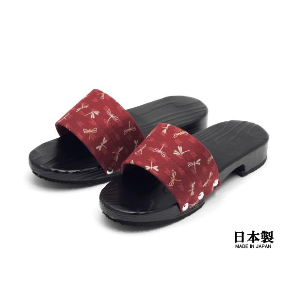 【木目について】台は天然木を使用している為、木目は商品によって異なります。木目はお選びいただけません。予めご了承ください。■適応サイズ：女性用フリー■バンド柄・カラー：とんぼ柄　赤■バンド素材：綿■台素材：杉■底素材：EVA■生産国：日本（...