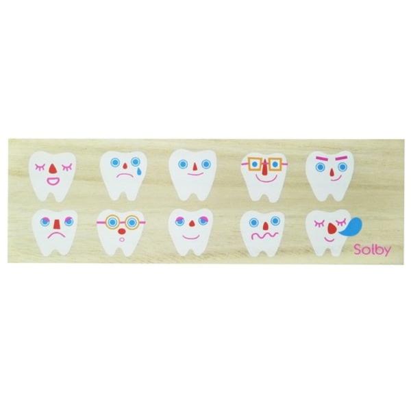 歯を20本収納可能。 ◎桐は防虫効果や湿度を一定に保つなどの保管に適した特性を持ちます。 ◎大小の穴に、前歯と奥歯を分けて入れられます。◎透明プラスチックの内フタに油性ペンで歯の抜けた日等を記入できます。