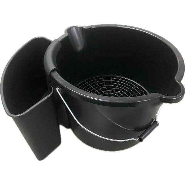 砂や汚れをスポンジから落とせるグリットガードや、シャンプーやブラシなど洗車グッズを収納できるサイドポケット付きのバケツが新登場！！品名　ウォッシュバケツ品番　PR-64容量　13.6L直径　約330ｍｍ×Ｈ約240ｍｍ・グリットガード（砂・...