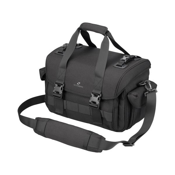 様々な長さのレンズを装着したまま収納できるカメラバッグ【商品仕様】カメラ収納部内寸法:約W370×H225×D185mmPC収納部参考収容寸法:約W320×H215×D15mm外寸法:約W470×H250×D270mm容量:約15L重量:約...