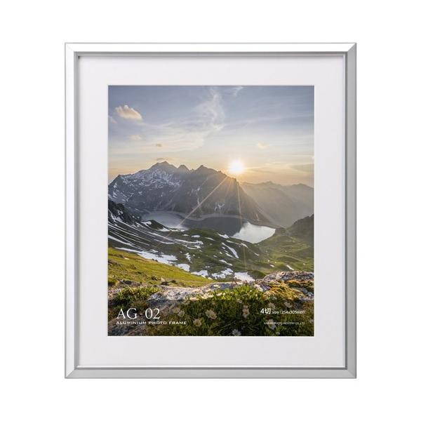 展示会等に最適なシンプルでシャープな印象のアルミ額縁【商品仕様】フレーム材質:アルミ製額縁外寸法:W343×H394mmマット外寸法:W319×H370mmマット中抜寸法:W239×H290mmマット仕様:Vカットマット紙前面板:ガラス重量...