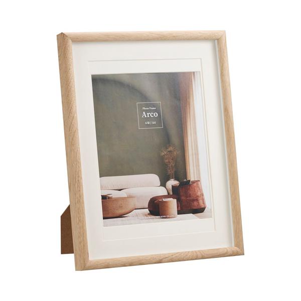 奥行きを変えて3つの表情を楽しめる、天然木を使用したフォトフレーム。6切、A4の写真に対応します。【商品仕様】フレーム材質:木製（MDF・べニア）額縁外寸法:約W291×H378×D30mm対応写真・プリントサイズ:6切サイズ：W203×H...