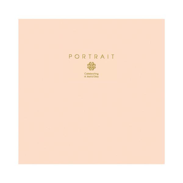 薄型でシンプルなデザインの、タテ・ヨコ兼用写真台紙【商品仕様】仕様:三つ折り、タテヨコ兼用表紙材質:紙表紙:アンコなし（1mm）中額中抜き:ビク抜き表紙外寸法:163×165mm中額中抜き寸法:115×78mmパッケージ:PP袋