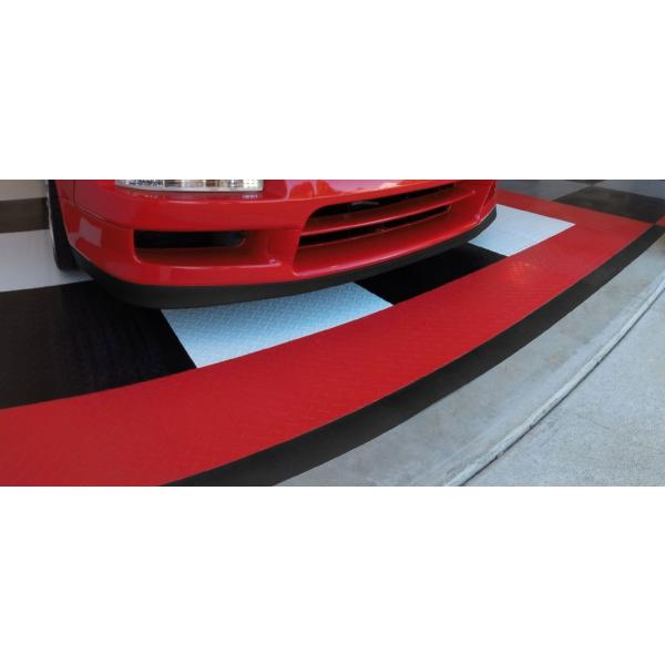 ■RaceDeckガレージフロアにしっかりハマり、スタイリッシュな外観に■簡単に取り外し及び移設可能 ■傾斜のついた滑らかなエッジピース ■道路側との境目の段差を軽減またはタイヤの乗り上げや引っかかりを防止する役目も兼ね備えています■全ての...