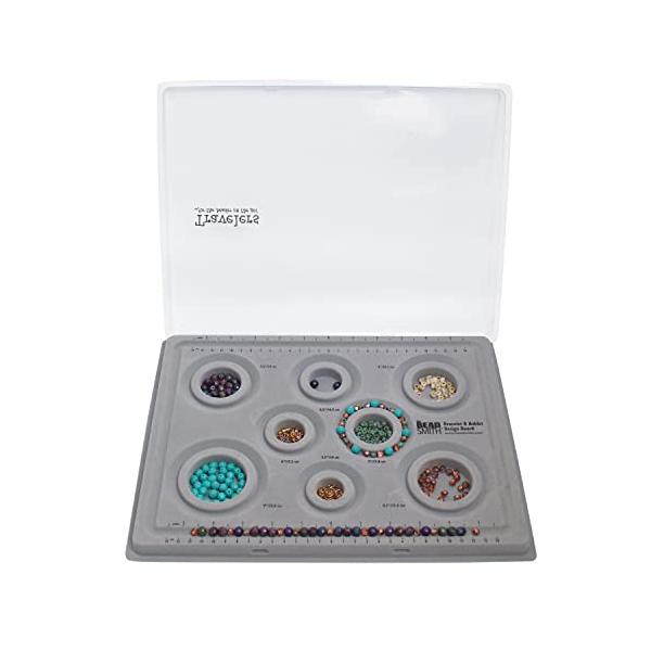 「商品情報」Beadsmithビーズボードは、カスタムジュエリーの作成をこれまで以上に簡単にします。寸法10.75 x 13.75インチ。この広々としたビーズボードは、複数のデザインを一度に作成して修復したり、マッチするピースを作成したりで...