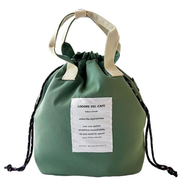 ノア ランチバッグ 保冷 保温 バッグ 軽量 巾着 (カーキ)商品コード：55073565964型番：1324513246132471324813249サイズ：中カラー：カーキ【本体カラー】カーキ　　【サイズ】口部幅31×底マチ部奥行15×...