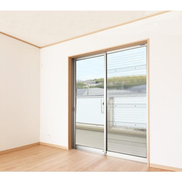 明和グラビア 窓に取り付けるだけ 二重窓構造 断熱効果 節電 省エネ スリガラス調 目隠しできる 断熱パネル GNP-4006商品コード：55073611904型番：GNP-4006サイズ：小カラー：半透明光熱費高騰の中、自分で出来る節電対...