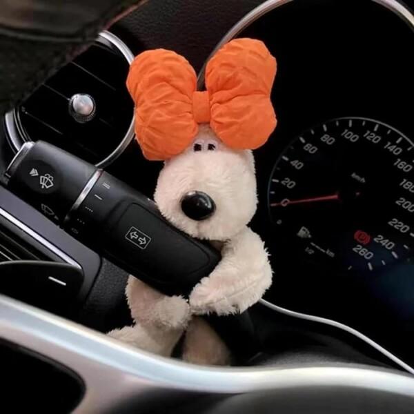 面白い犬のぬいぐるみ車のワイパーシフトハンドル装飾人形、プレミアムかわいい車のダッシュボード装飾犬車の装飾品、車のインテリアダッシュボード用のかわいい犬の装飾品 (オレンジの帽子)商品コード：55074308898型番：RB-PH-493サ...