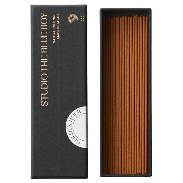 NATURAL INCENSE “GOLDEN HOUR“ -10g-商品コード：55075434632型番：NTGH_10サイズ：14.8 x 4.8 x 2cmカラー：ブラウン香木を原料にプレスして作られた細長い棒状のもの。