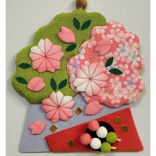 多加楽押し絵細工の手芸・月々の詩シリーズ「春の語らい」商品コード：55077477255型番：220622サイズ：小型カラー：赤押し絵細工の壁掛けインテリアです、月々の風物詩を押し絵で表すシリーズ作品の中の「4月春の語らい」です。黒地を背景...