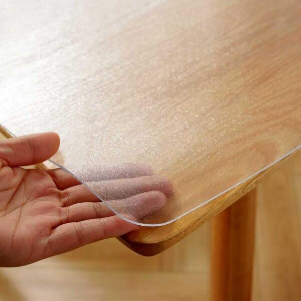 テーブルマット 透明 PVC製 テーブルクロス 厚さ1.5mm 長方形 テーブルカバー ビニールマット 50*110cm ビニール クリア テーブルカバー 無臭 気泡なし 汚れ防止 撥水加工 耐熱 定型処理 はカスタマイズ可能です商品コード...