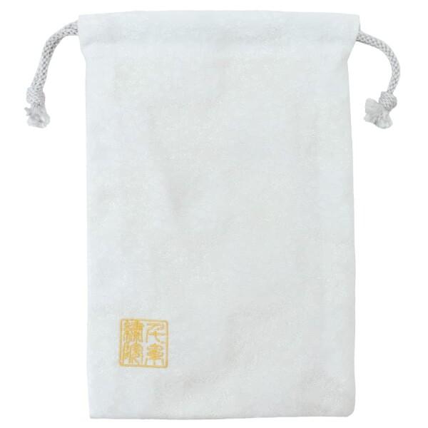 千糸繍院 西陣織 金襴 巾着袋（裏地付き） 白雪小桜 中サイズ商品コード：55077833530型番：SSKF-137M京都・西陣織の金襴生地で仕上げた当店オリジナルの巾着袋(裏地付き)です。前面左下に当店ロゴ古印文字の刺繍を施しており、職...