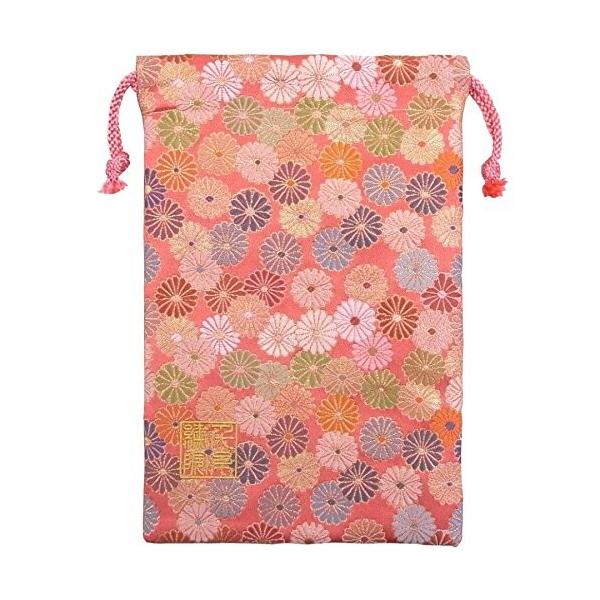 千糸繍院 西陣織 金襴 巾着袋（裏地付き） 朱菊爛漫 中サイズ商品コード：55077833572型番：SSKF-064M京都・西陣織の金襴生地で仕上げた当店オリジナルの巾着袋(裏地付き)です。前面左下に当店ロゴ古印文字の刺繍を施しており、職...