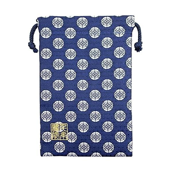 千糸繍院 西陣織 金襴 巾着袋（裏地付き） 紺白丸紋 中サイズ商品コード：55077833598型番：SSKF-M京都・西陣織の金襴生地で仕上げた当店オリジナルの巾着袋(裏地付き)です。前面左下に当店ロゴ古印文字の刺繍を施しており、職人が1...