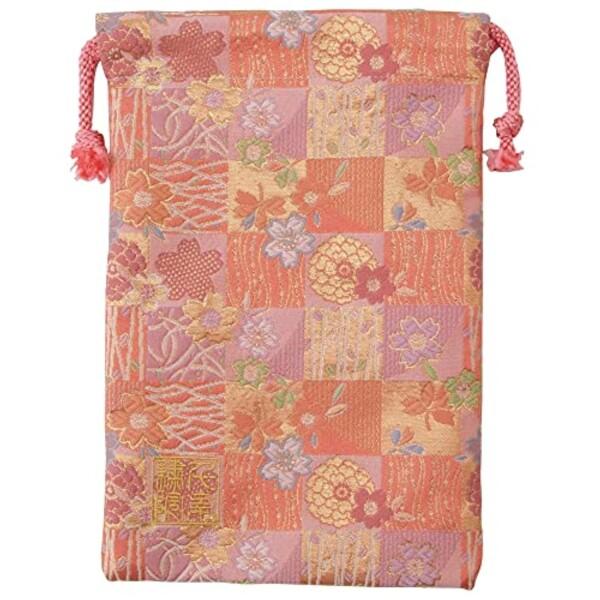 千糸繍院 西陣織 金襴 巾着袋（裏地付き） 桃桜市松 中サイズ商品コード：55077833603型番：SSKF-103M京都・西陣織の金襴生地で仕上げた当店オリジナルの巾着袋(裏地付き)です。前面左下に当店ロゴ古印文字の刺繍を施しており、職...